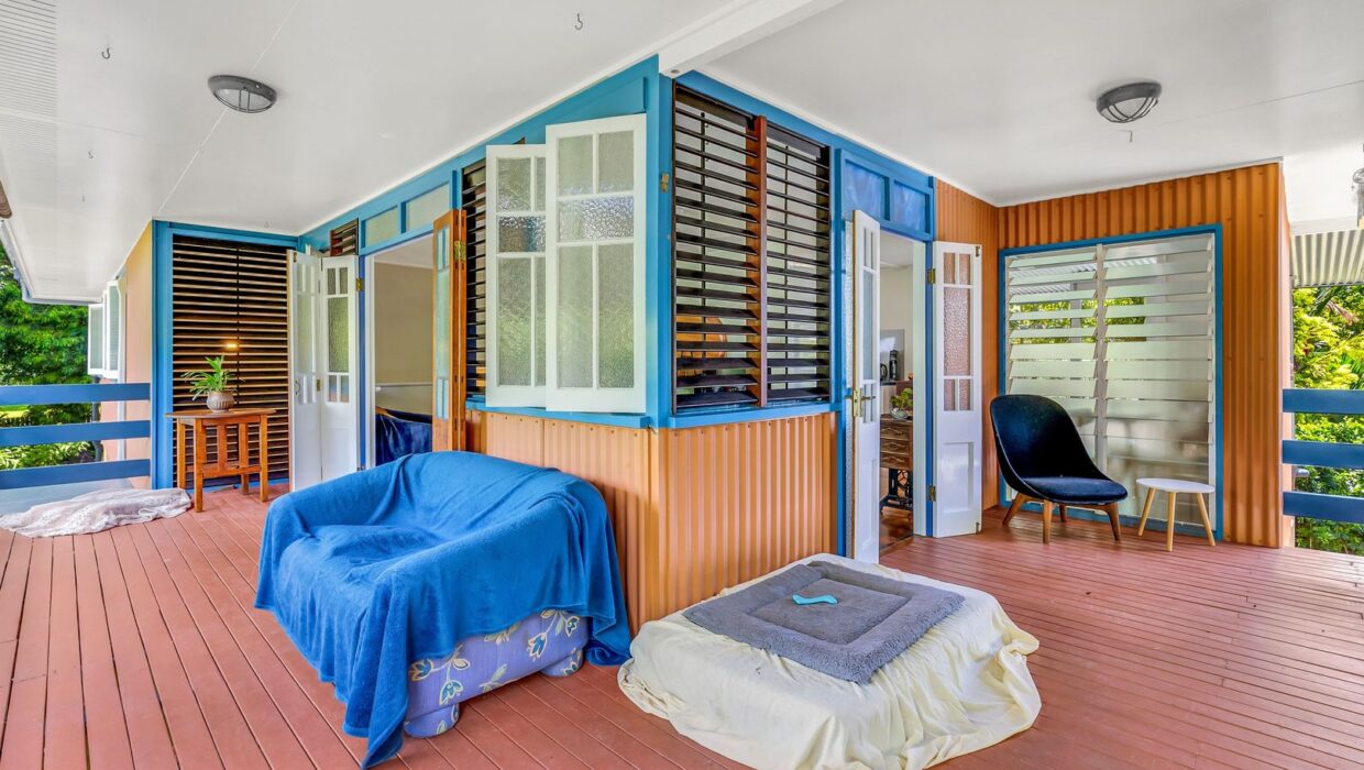 The Queenslander - Quintessential Tropical Living in Whitfield - WOLF ...